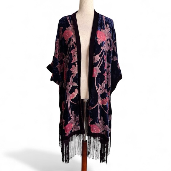 The Pyramid Collection | Tops | The Pyramid Collection Velvet Floral ...